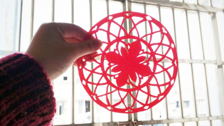 2分钟教你学会剪窗花,简单又好看,这样过春节才更有年味