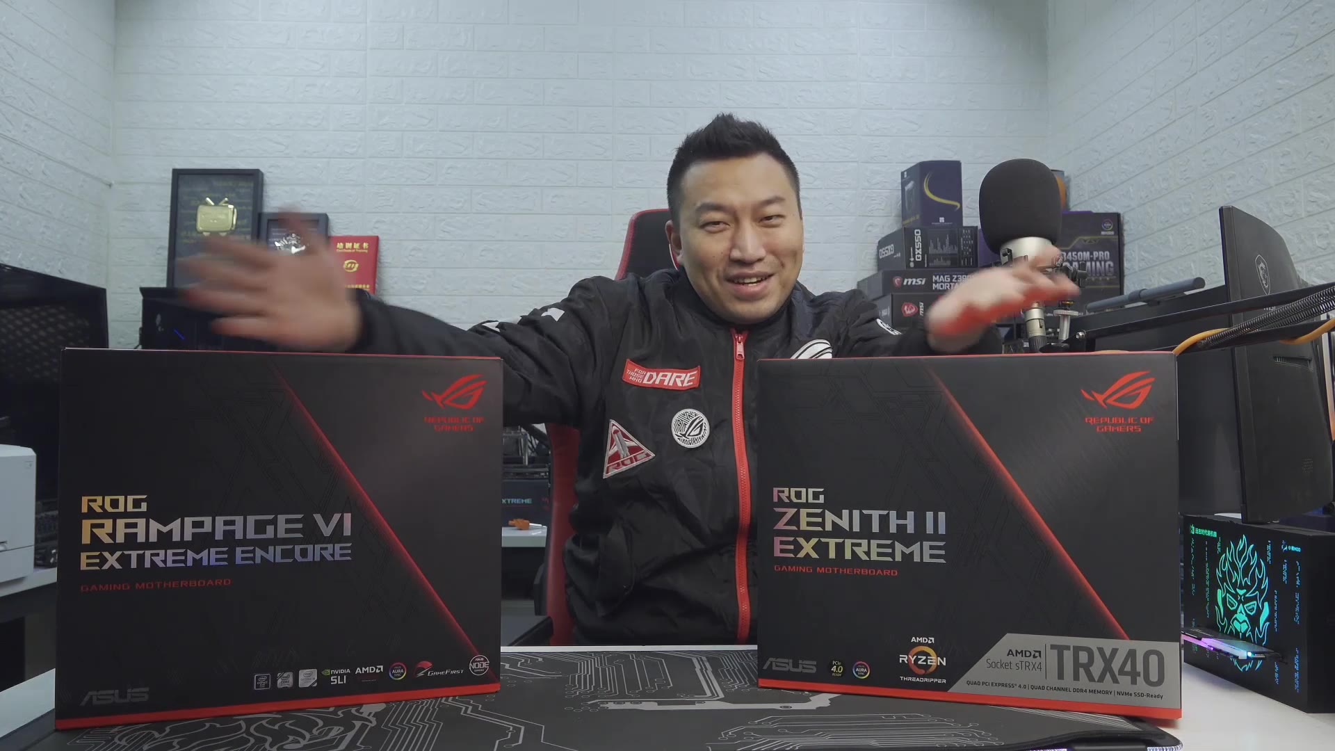 【装机猿】八千块的主板竟然不送摄像头? 华硕ROG R6E ENCORE...