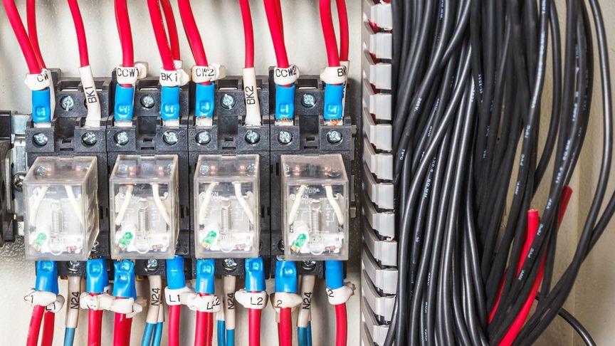 PLC实现单按钮启停功能,如何编写梯形图程序