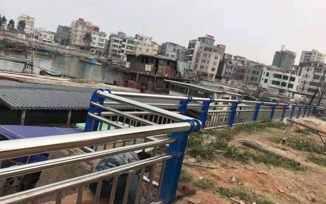 室内不锈钢防撞护栏 混凝土防撞钢护栏 钢箱梁防撞护栏 防撞泡沫板...