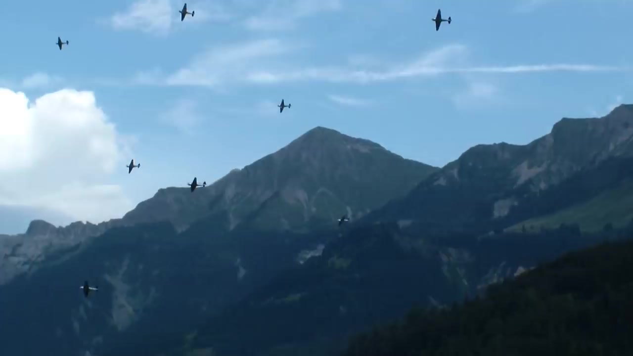 机群!9架飞机一起飞