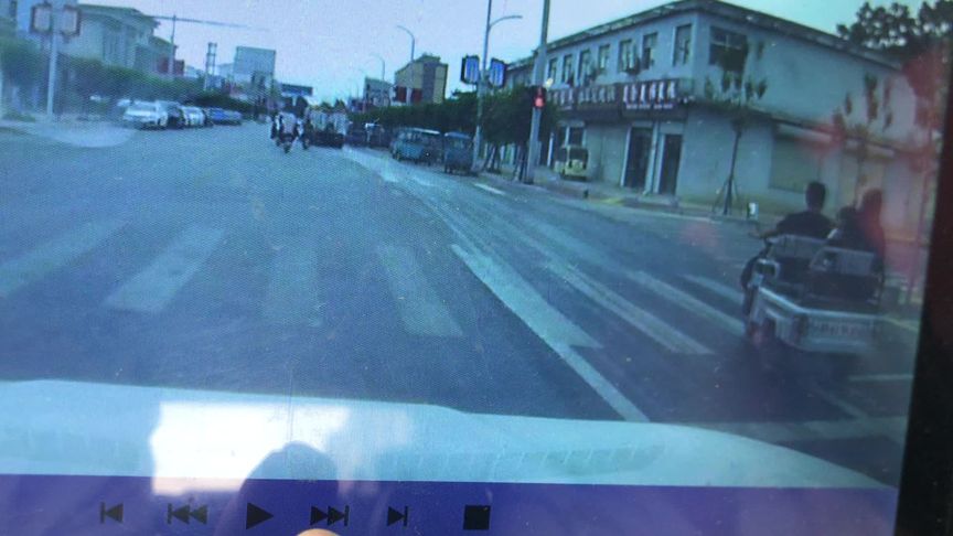 骑车子千万要小心,#电动车 #一定要保护安全