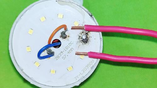 LED筒灯通电后不亮,用手碰一下灯珠就亮了什么原因?故障很简单