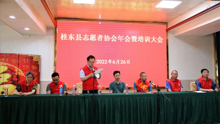 发扬奉献友爱互助进步的志愿者精神开展丰富多彩的志愿服务活动