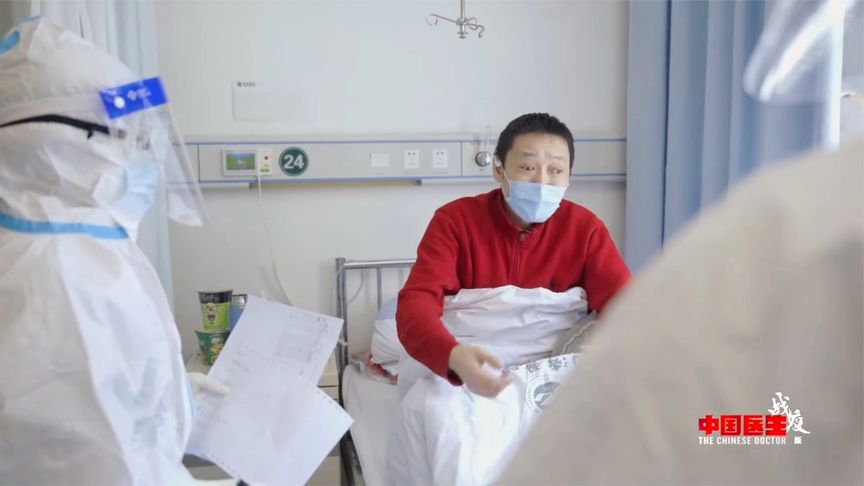新冠病毒期间医院床位紧张,病人焦躁不安,医护人员诚惶诚恐
