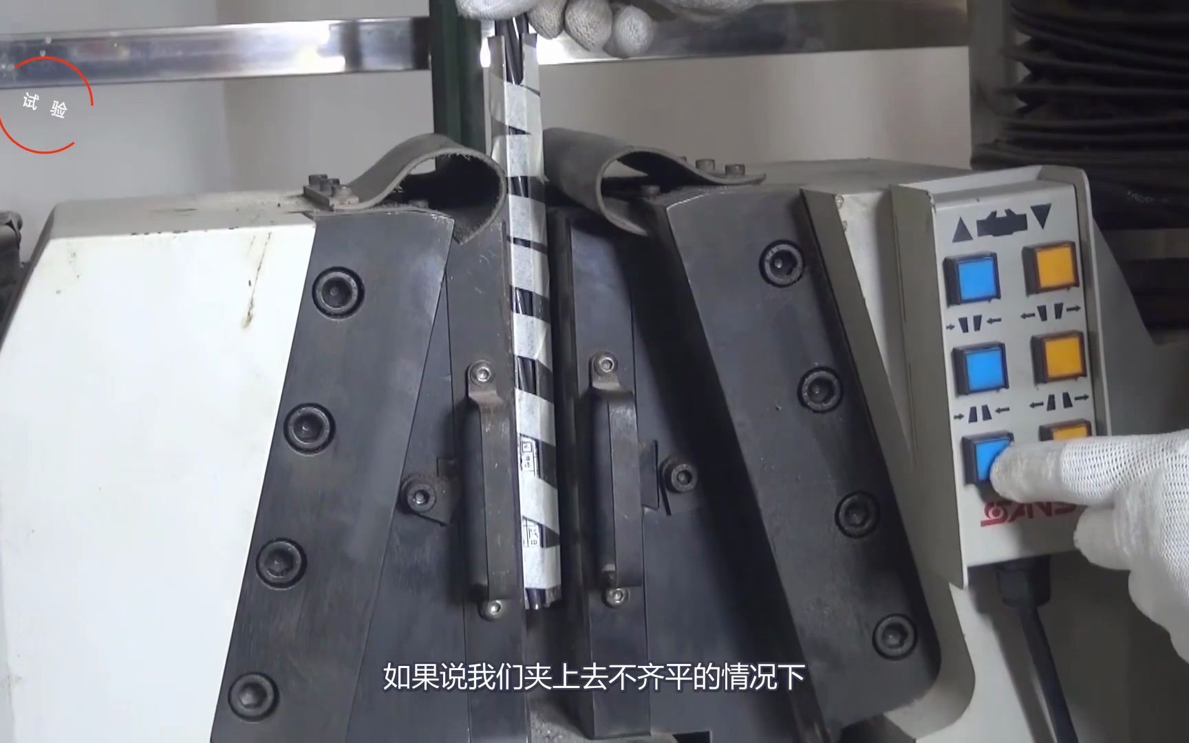 钢绞线拉伸试验,钢绞线如何安装在仪器上的?|微工路试验检测视频