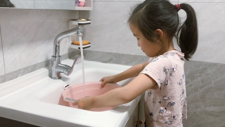 新一年级小学生的居家课程《综合实践》洗毛巾