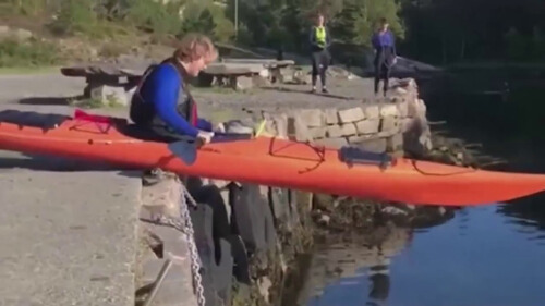 英国小伙自制皮划艇,不过这入水方式,我忍不住笑了