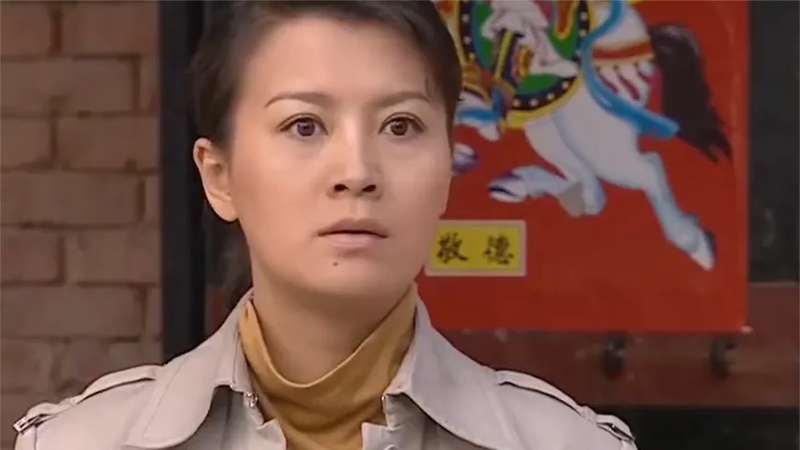 罪犯打不过男警察想对女局长动手,不料女局长出手更狠