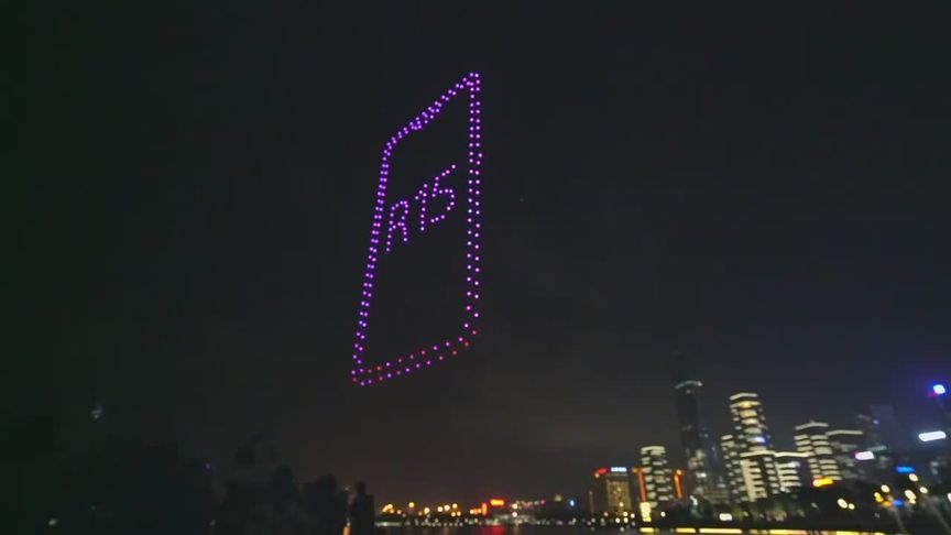 oppo r15超赞宣传视频:无人机超炫灯光秀