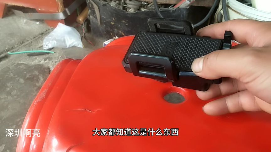 电动车手机支架带USB充电口,半路手机没有电不用怕小伙教你一招