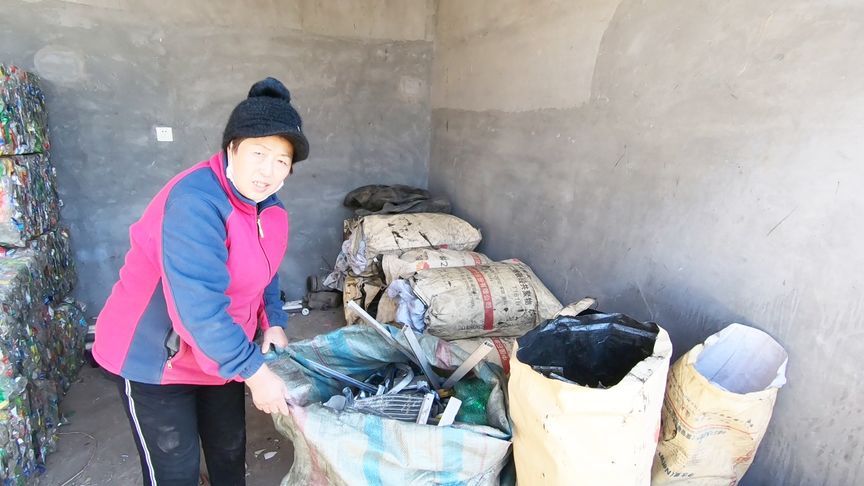 废铝现在能值多少钱?收铝的大妈告诉你最新价格,价格合理吗?