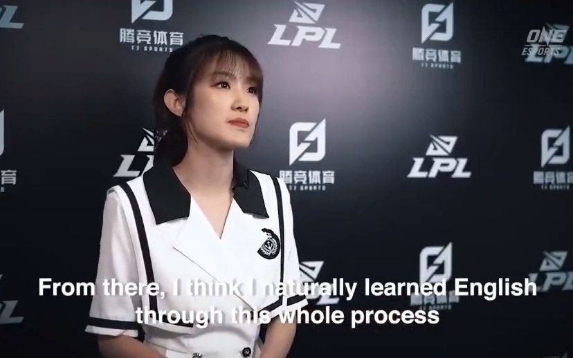 网友:当所有人都为EDG夺冠疯狂的时候,我爱上了这位天才级别的翻译...