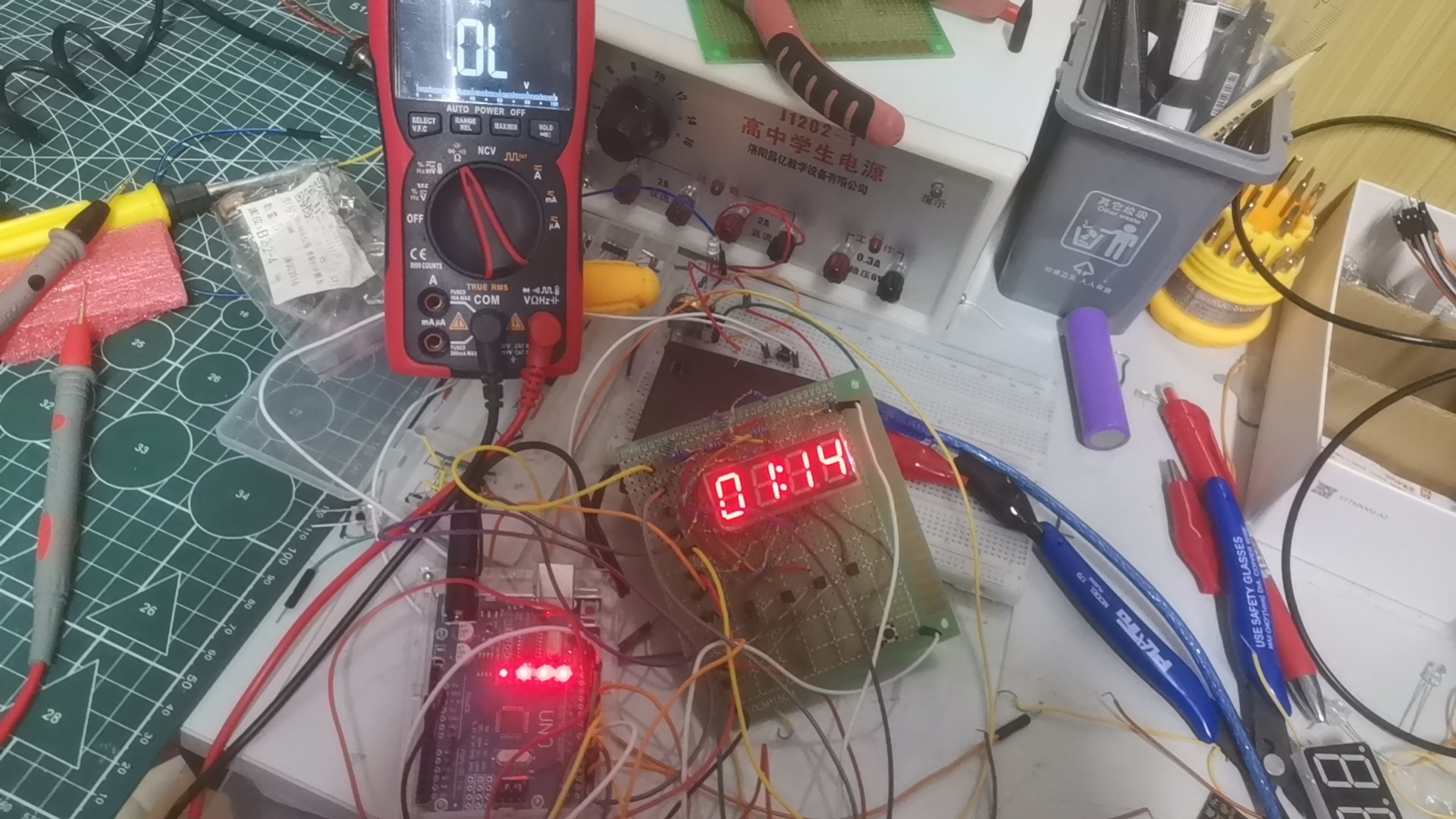 一位初中牲基于Arduino制作的四位计时器