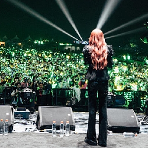 努力搞钱的田三百 