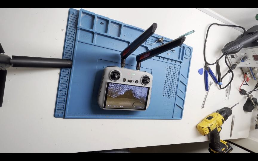 大疆DJI mini3 pro RC带屏遥控器拆解外接天线教程 增程增强信号