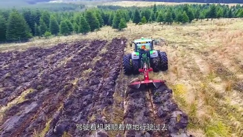...的旋耕堆土机,两个旋转犁不断滚动,除草松土一次完成寻找科普达人