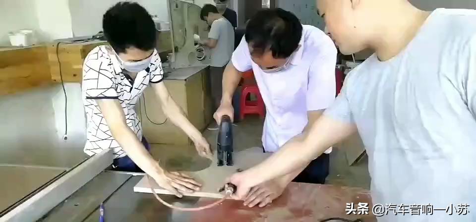 战略合作伙伴技术培训第八天:门板倒模工艺。#汽车音响#