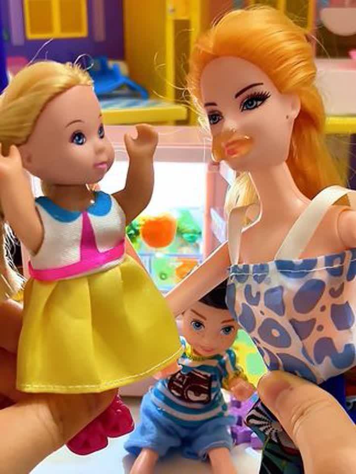 芭比和肯深夜偷吃被抓包 #动画小故事 #芭比娃娃 #儿童玩具 #动画 #...