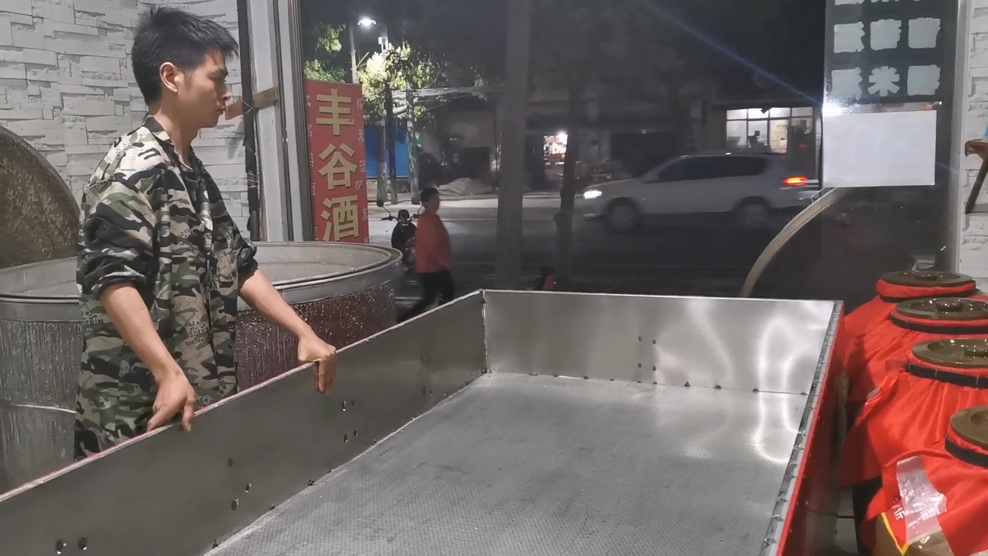 小狄订了一张304不锈钢摊凉糖化床今天到货,这下酿酒更方便了