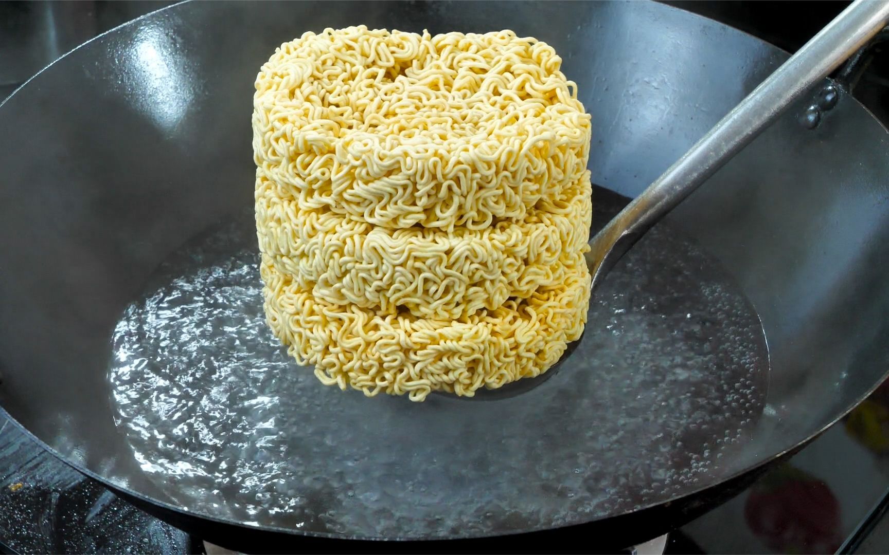 泡面原来还可以这么吃!教你一个神仙吃法,一次3包不够吃,真香