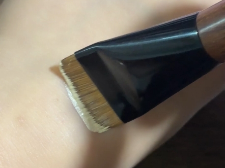 粉底刷的正确使用方法 1分钟教会你!你挤一泵乳液,让乳液充分的浸进...