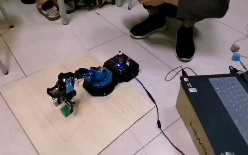 基于Raspberry Pi的视觉机械臂设计