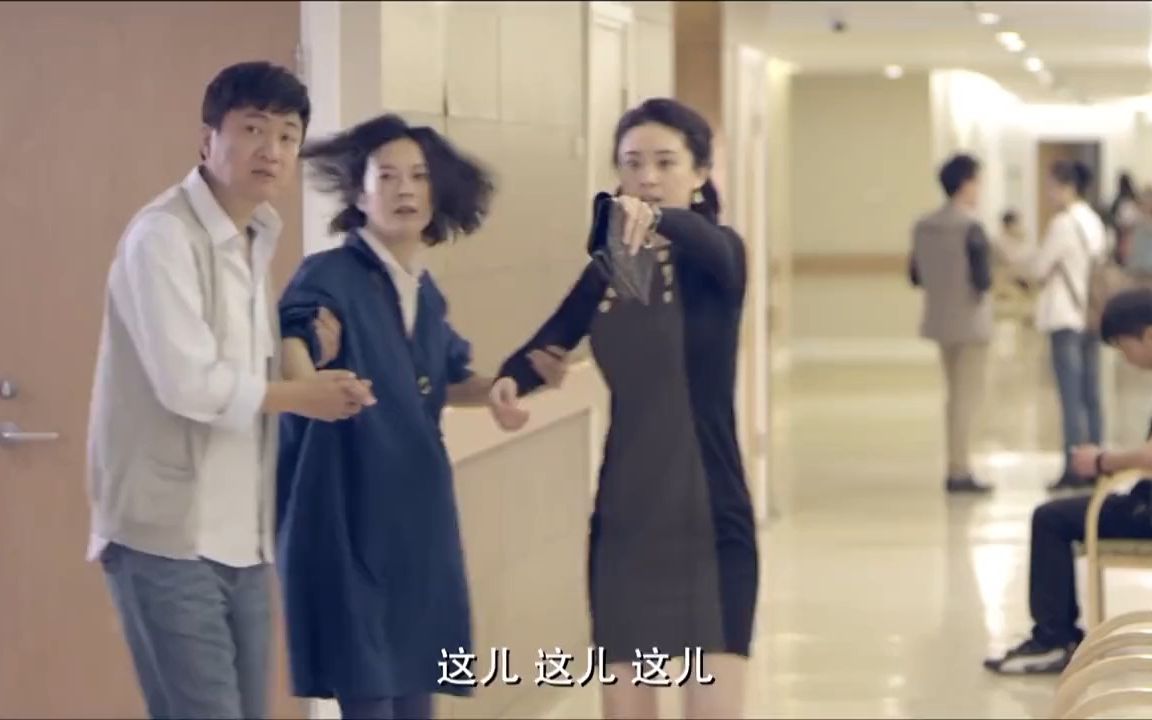 孕妇挺大肚子来看闺蜜生孩子,自己却先要生了,太搞笑