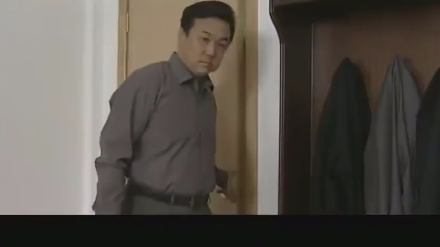 县委书记:新任县委书记刚上班,发现美女老总坐在自己的位子上!
