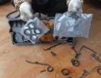 发动机气门室盖漏油,更换完密封垫和油封,看能否会解决漏油