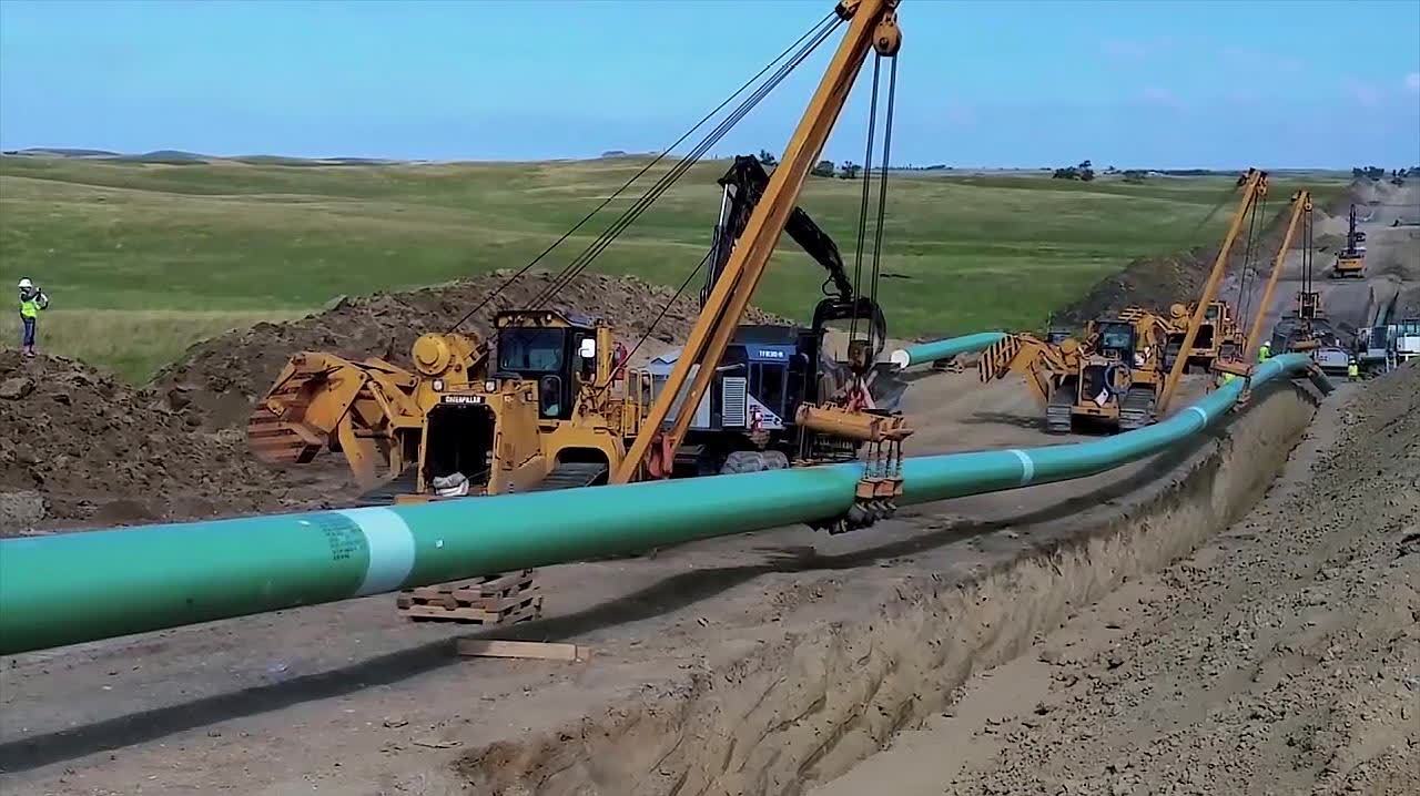 实拍污水管道安装施工过程,网友:这得省多少人力