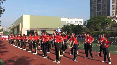 学校运动会开幕式,五年级年级出场仪式,你为他们点赞了吗?