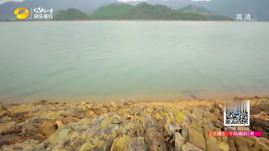 划船不用桨用脸盆?这个节目组准备的船有点太埋汰了