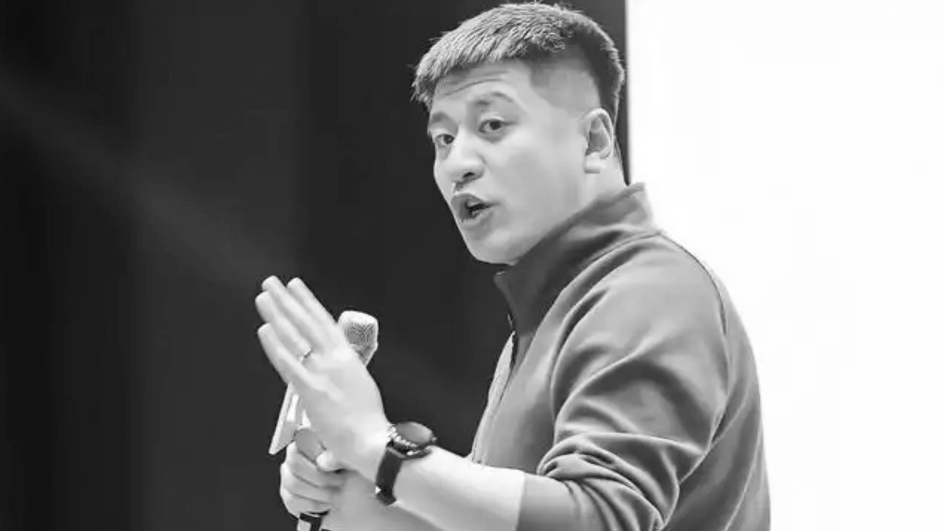 张雪峰突发心源性猝死抢救无效去世,多个社交平台账号头像变灰