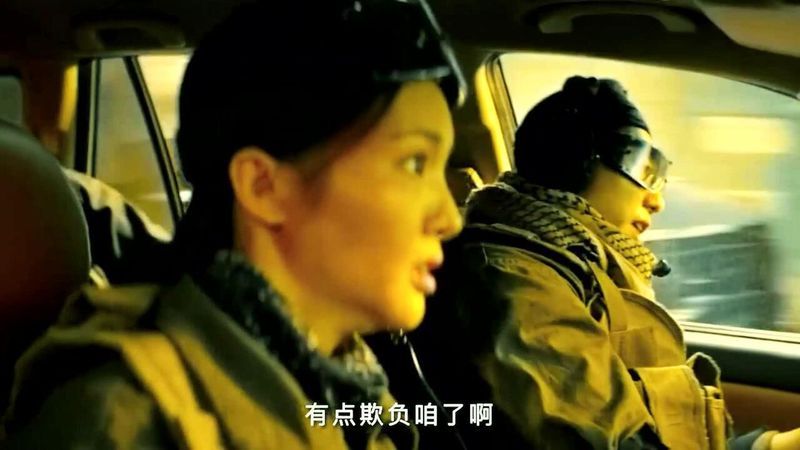 特警队员实战演戏中互相博弈,在对抗演练中互不相让