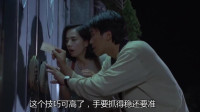 星爷用美女银行卡开门,门没打开银行卡也掉进去,结果很意外