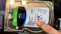 高能拆解价值上千的新硬盘,能拆出什么好东西,工程师现做小工具