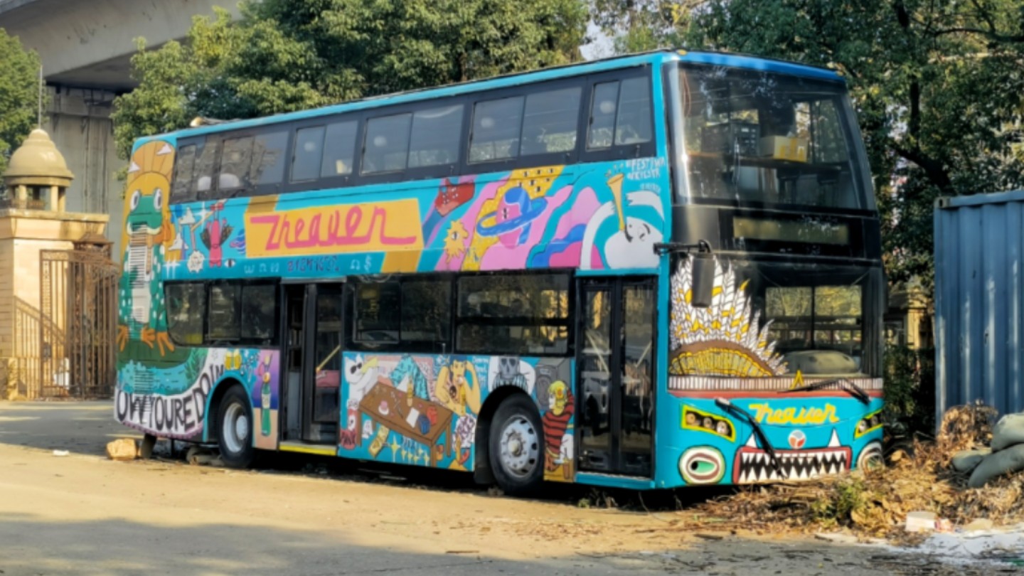 探访扬子江独苗双层巴士,开店计划推迟许久仍未动工