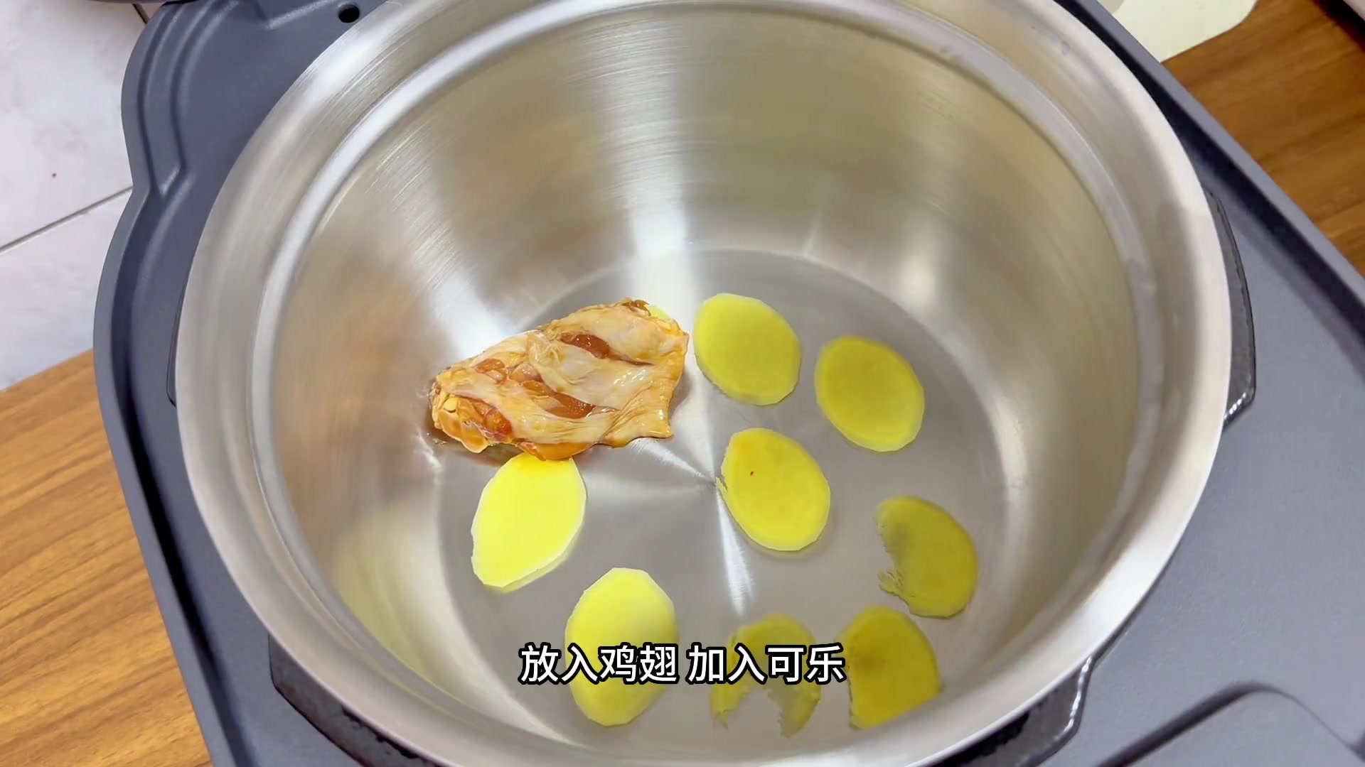 我家晚餐从不外面吃,55元做了五菜一汤,香辣鱼块可乐鸡翅真好吃