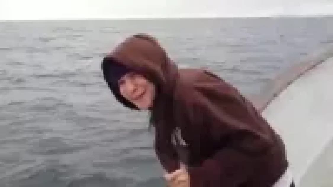 陈女士晕船,晕车,呕吐得一塌糊涂-旅游_标清