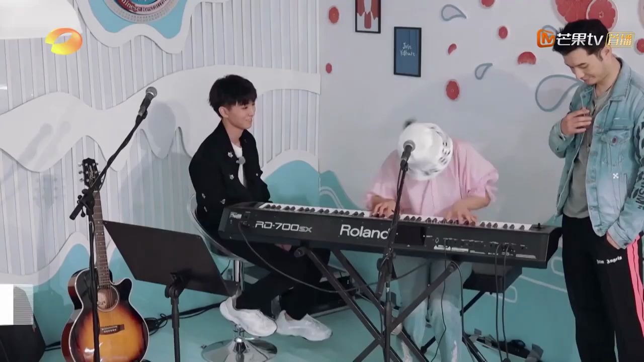 杨紫弹琴遭王俊凯嫌弃,“梳头姐弟”互怼根本停不下来!