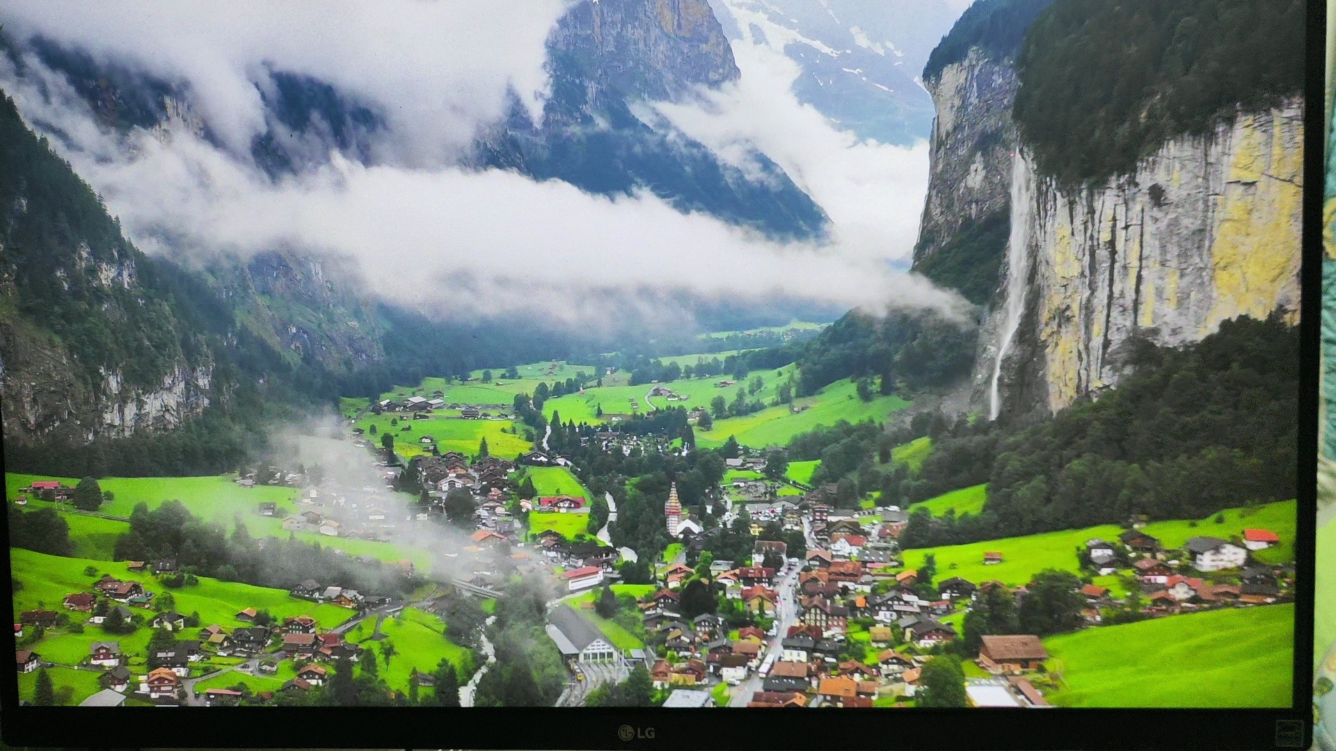 LG27UP600显示器4K视频播放实录(手机相机8K模式拍摄)