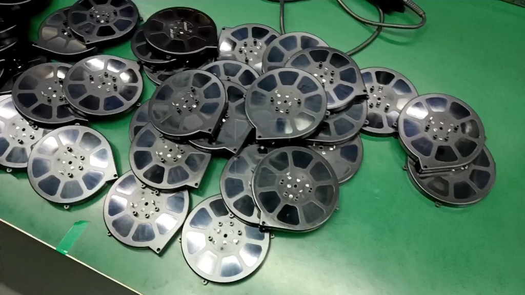 自动伸缩收线卷线器,带自锁功能,插头,固定端,拉出端,固定端连接电源,...