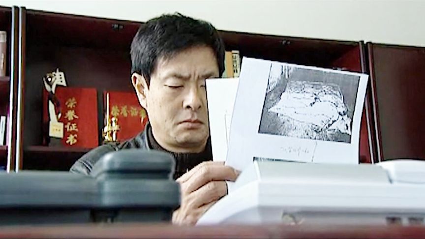 影视:新任公安局长看了立案登记表和照片后,脸色一下子不好看了