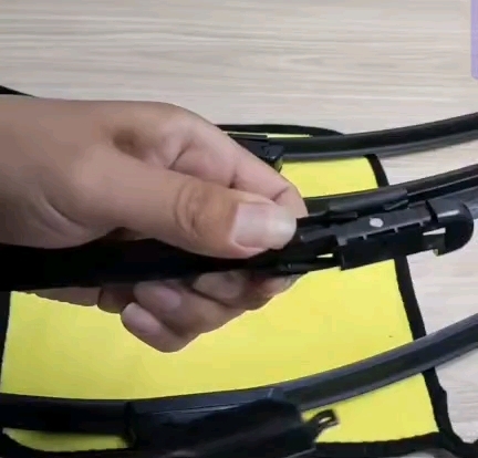 常用雨刮器更换教程