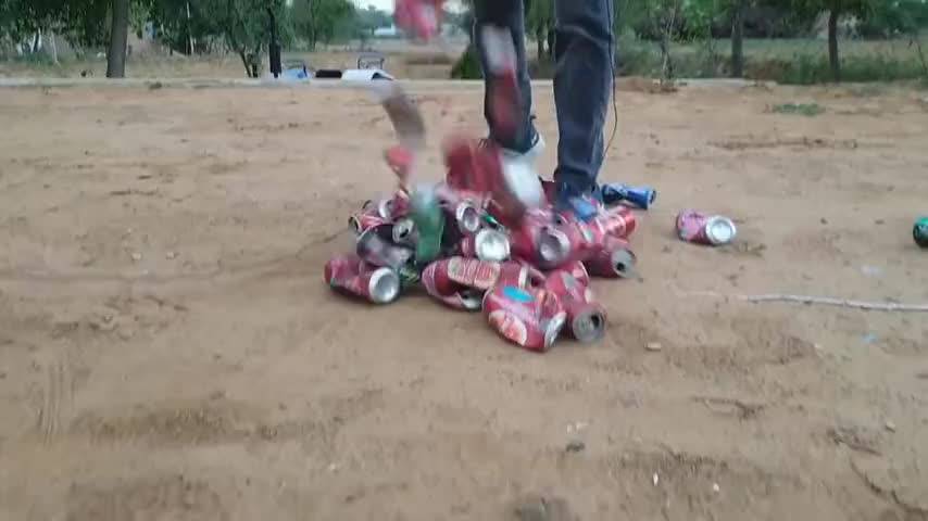 铸成铝锭 100个铝易拉罐熔#农村生活 #手艺活 #非专业人士请勿模仿 ...