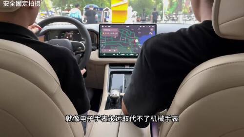电动车VS燃油车:未来谁主沉浮?结局令人震惊!