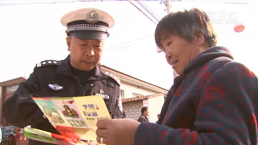 河北沧州:进村入户除交通隐患 农村集市宣传交通安全