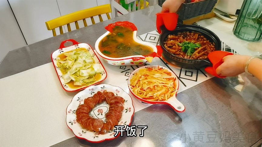 深圳小学生的午餐,晚上买打折菜花费不到20元做三菜一汤,有荤有素