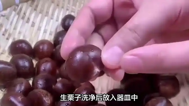 还在为剥栗子内皮烦恼吗?今天教你6种方法,轻松去除内皮